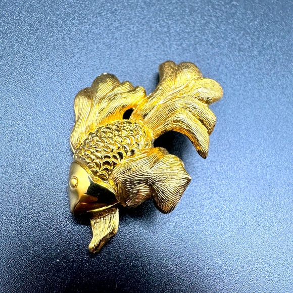 Coro | Jewelry | Vintage Signed Napier Glod Tone Goldfish Pin Brooch ...